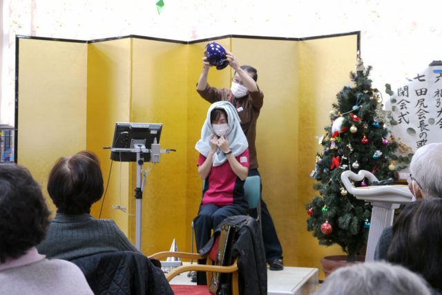 ケアセンター赤とんぼで忘年会 マジック3 | 仁誠会‐熊本の人工透析・臨時透析・介護・リハビリ